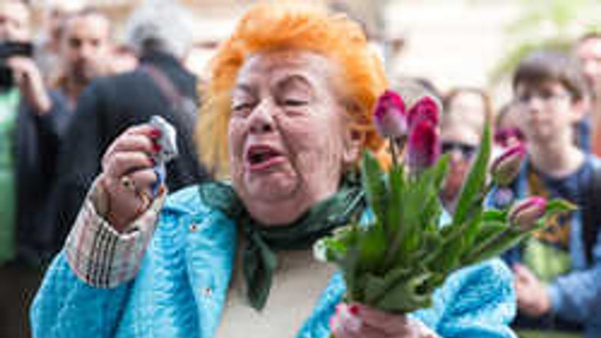 Megkönnyezi, aki arra jár: Ezt találtuk Lorán Lenke háza előtt!