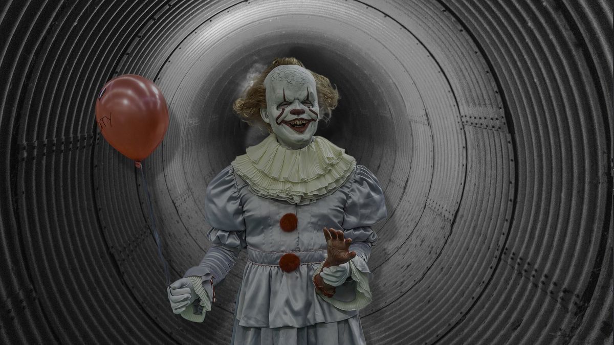 Horror Kárpátalján: Pennywise bohóc jelmezben rémisztgette a lakókat ...