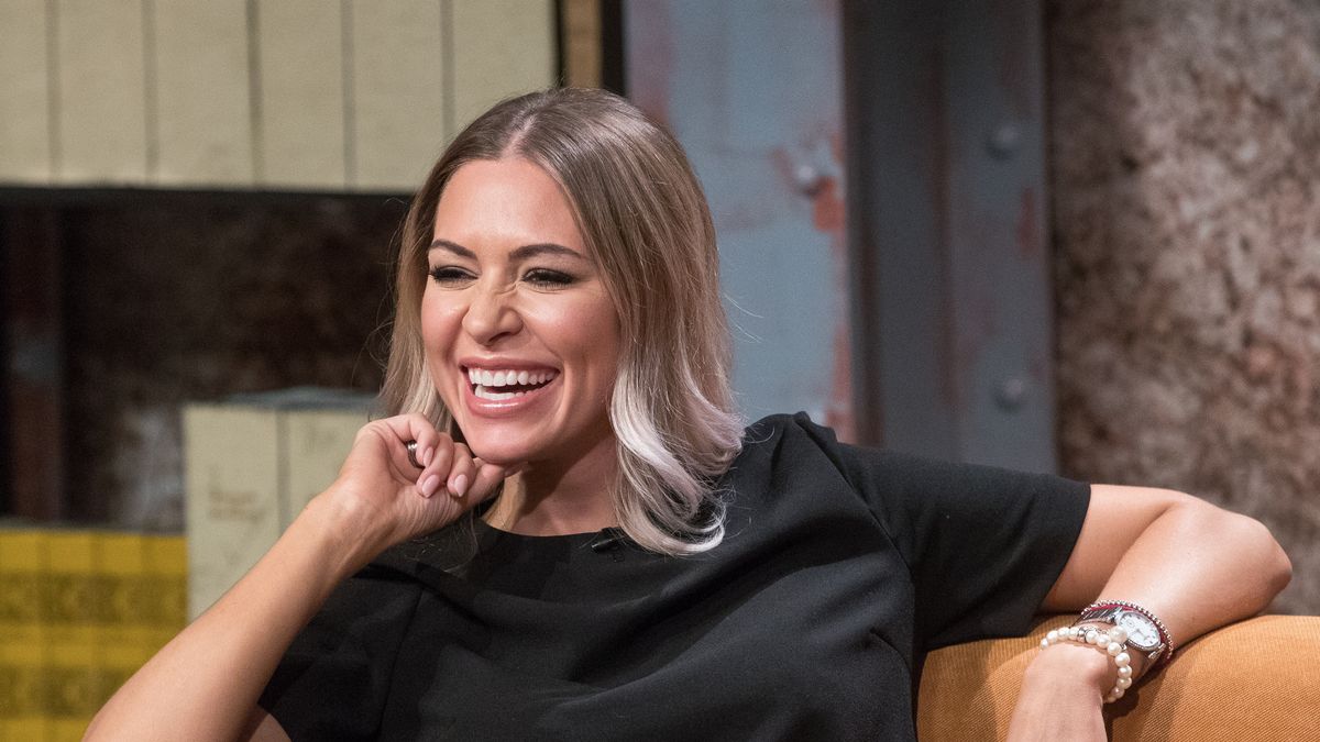 Arcunkba tolta gyönyörű cickóit Hargitai Bea