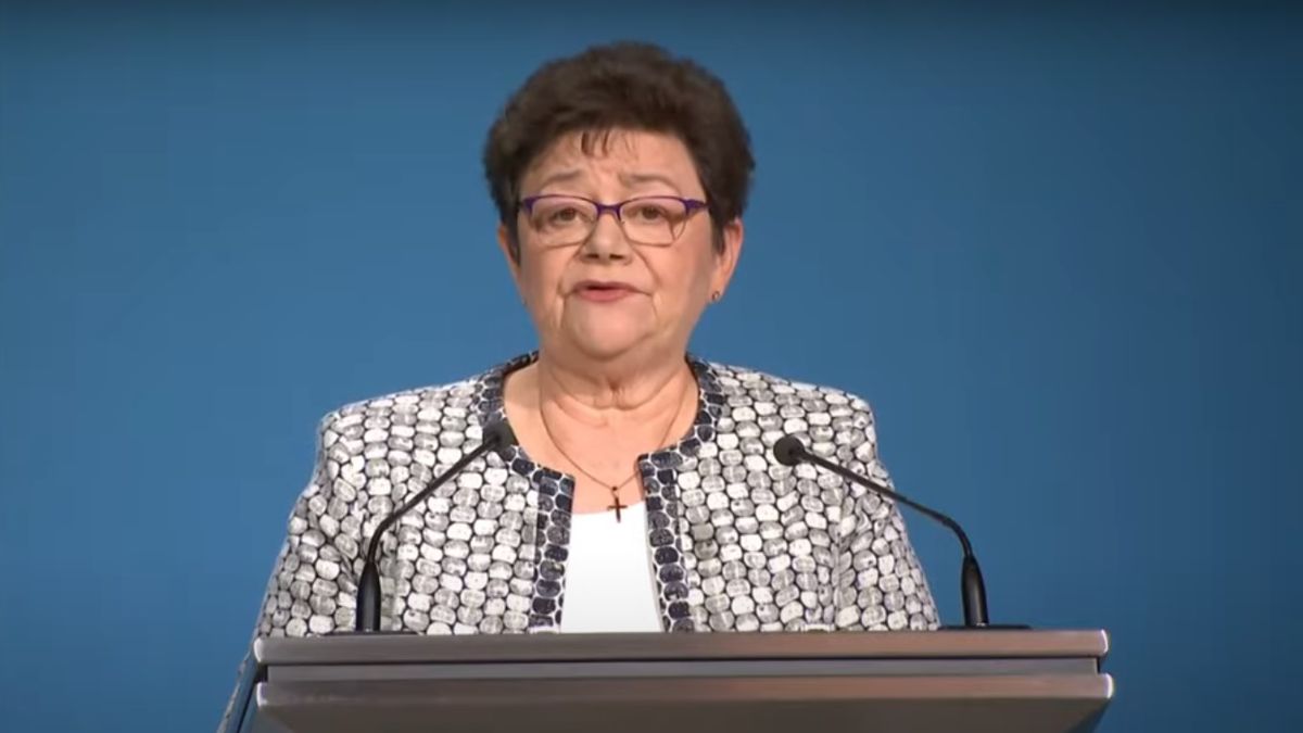 Rendőrök jelentek meg Müller Cecília házánál, minden lépését figyelik