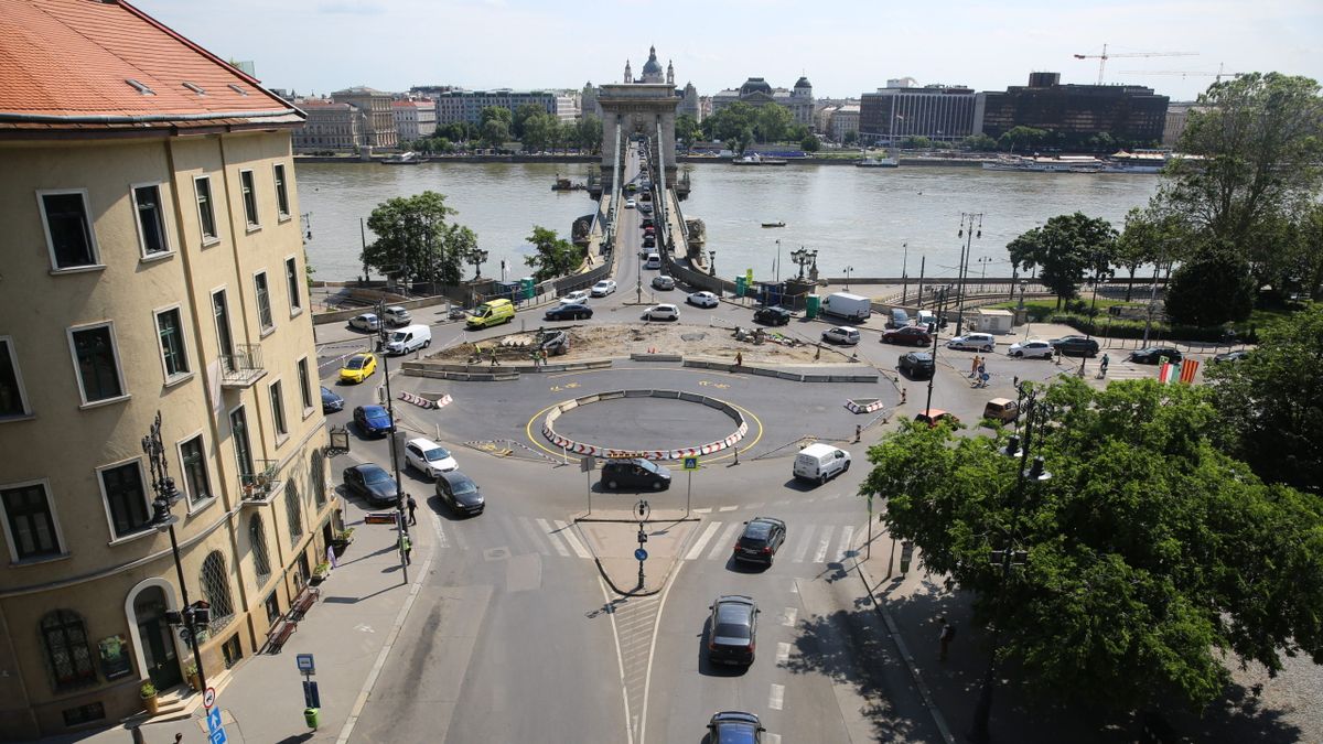 Nem fogod elhinni, miért dózeroltatta le Karácsony a Clark Ádám téri ... Nem fogod elhinni, miért dózeroltatta le Karácsony a Clark Ádám téri ...