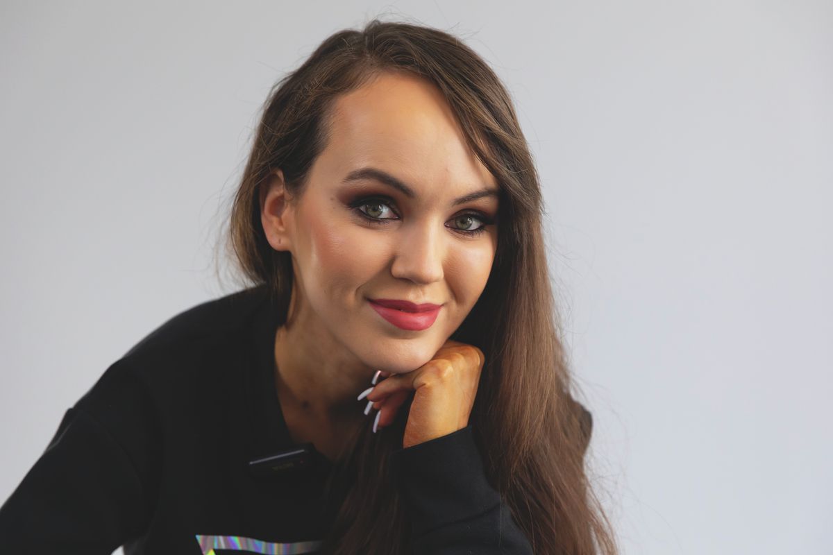 Illetlen fotókat kap Nagy Ő Virág