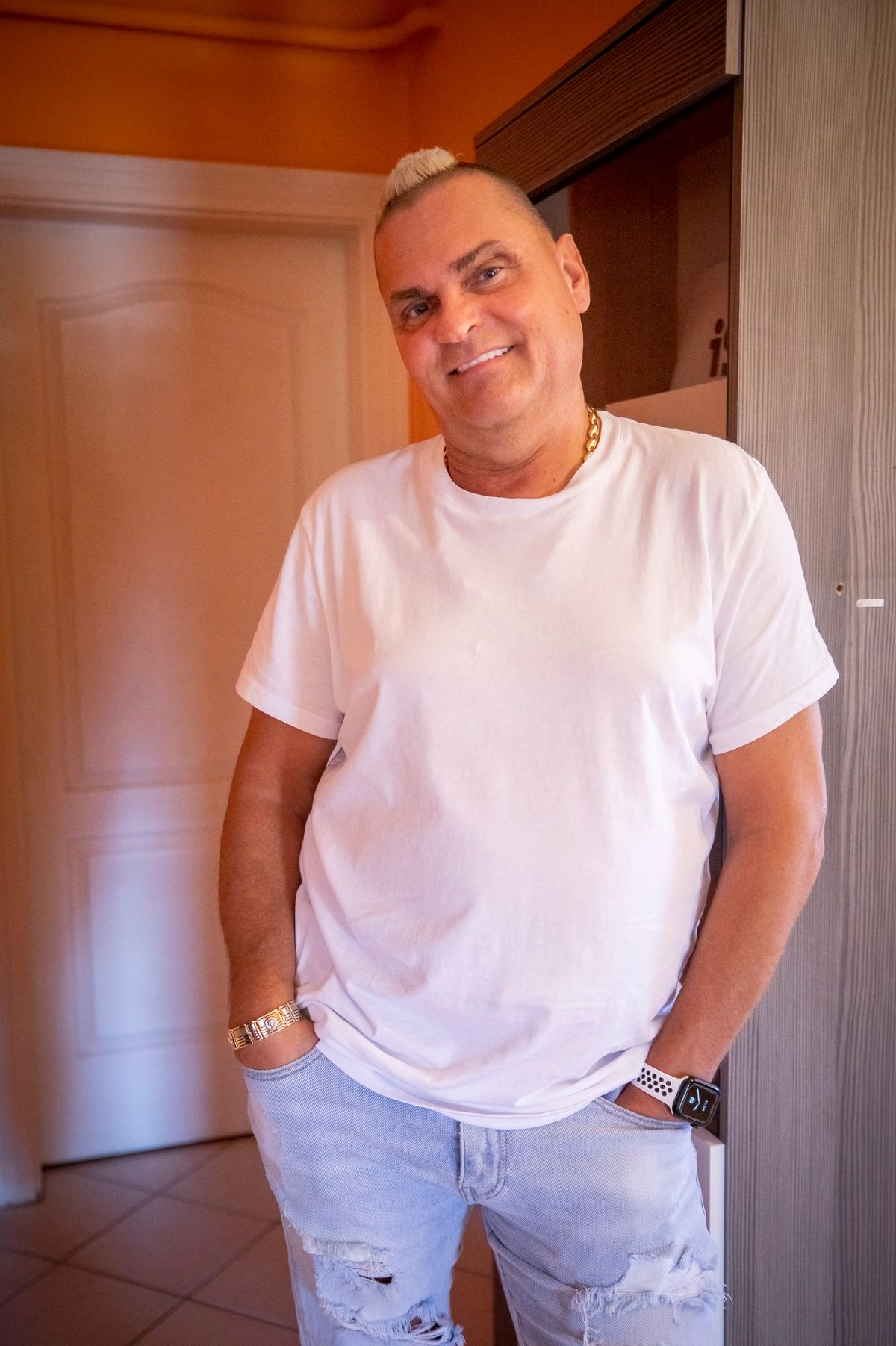 Nagy a boldogság: MC Hawer egy hölgy oldalán vakációzik