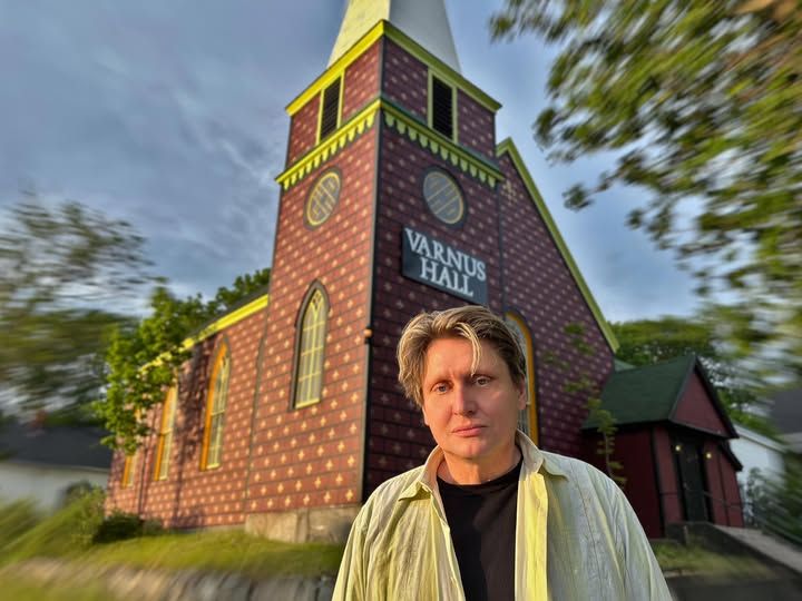 Varnus Xaver gyermekkori „álomvilágában” vett házat