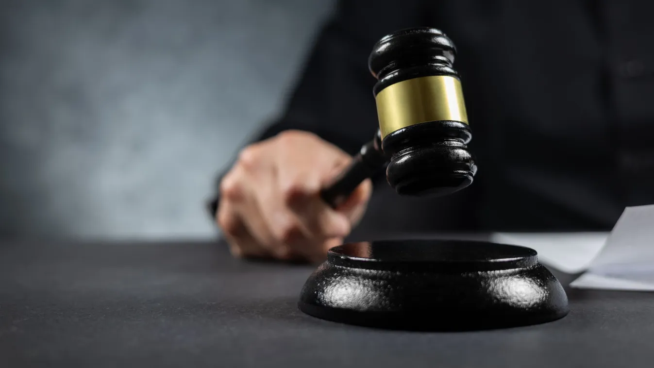 2 éves kislányát hátrahagyva menekült ki az égő autóból az apa