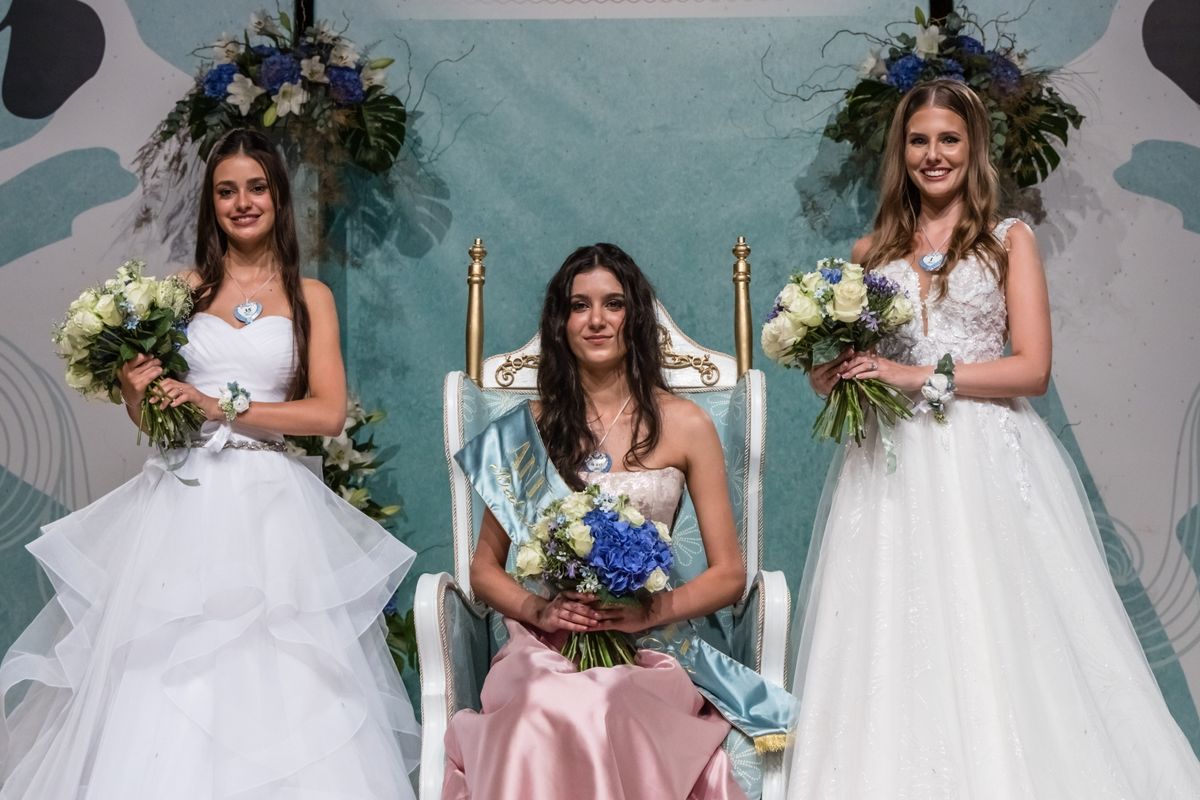 Ő lett a füredi Anna-bál szépe! Fotón az álomszép Laura