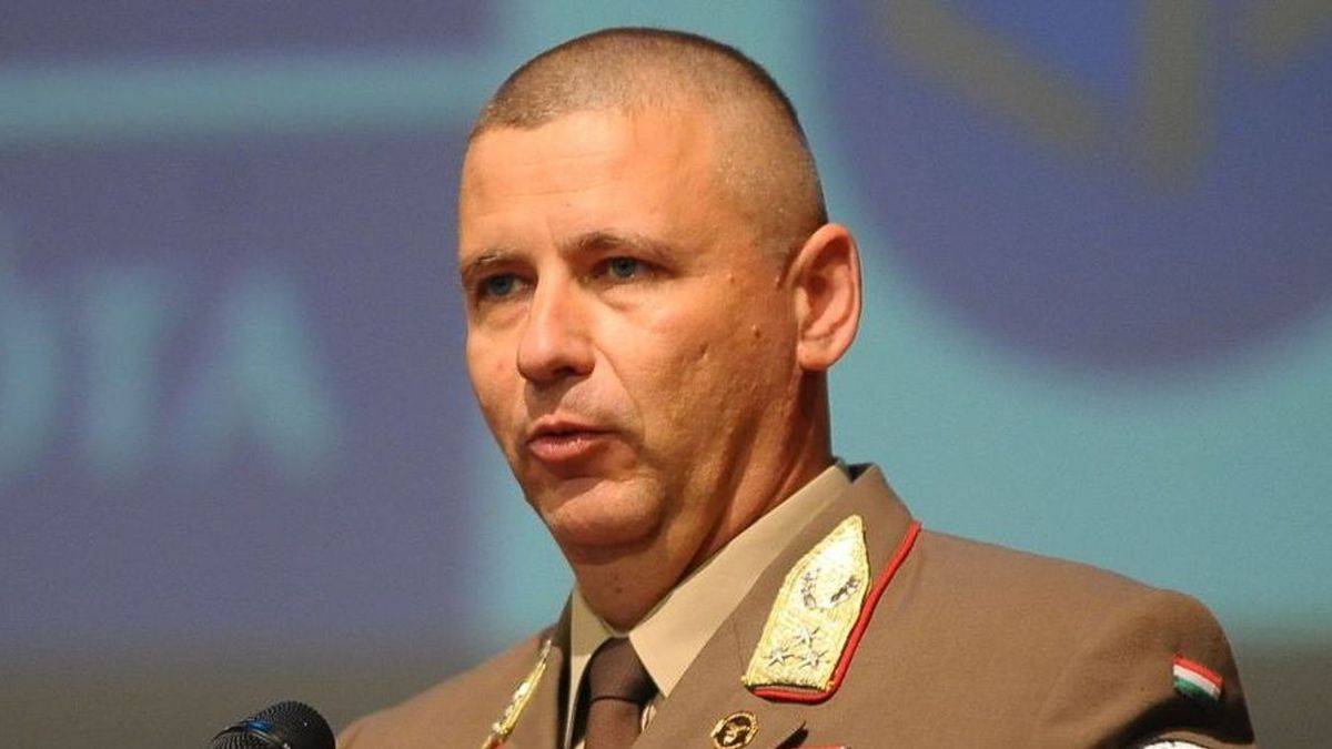 Kirúgták a honvédségtől Ruszin-Szendi Romuluszt