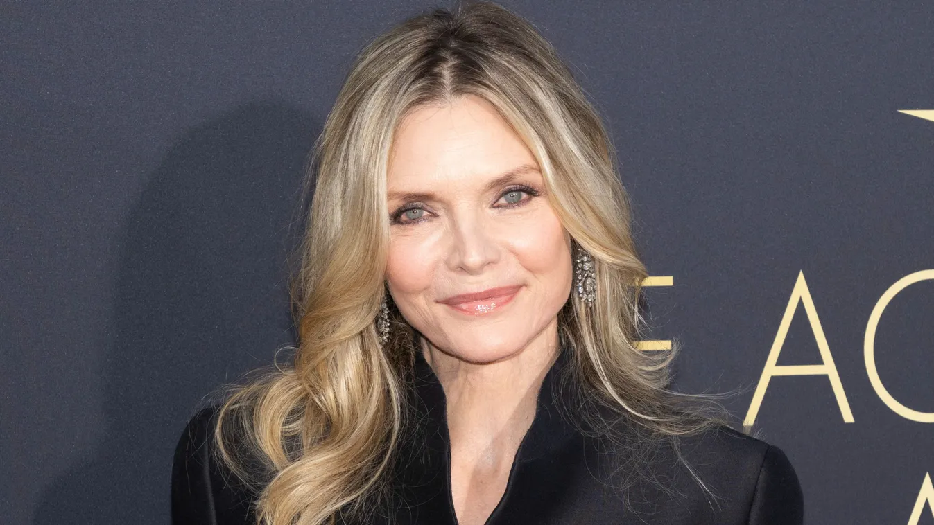 Michelle Pfeiffer nem tud uralkodni magán ha a Karácsonyról van szó
